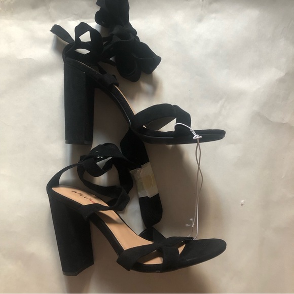 Wild Pair | Shoes | Nwt Wild Pair Strappy Black Block Heels Sandals 75 ...